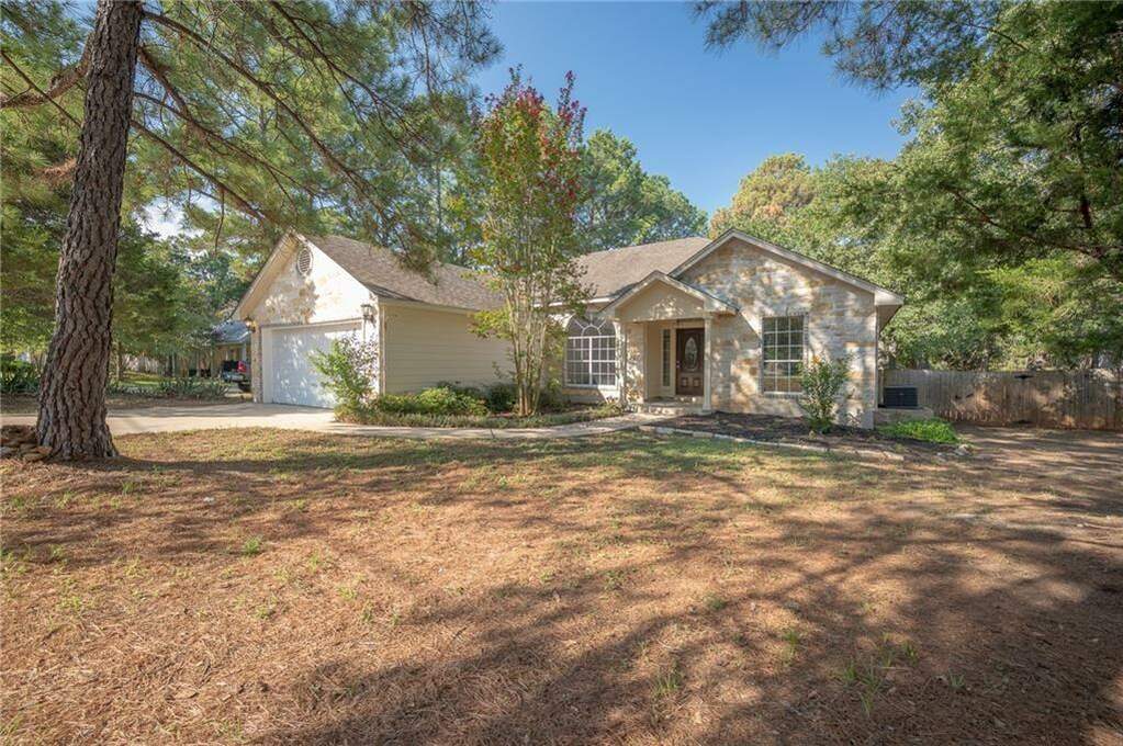 114 Pine View Loop, Bastrop, TX 78602 | MLS# 2937387 | @properties Dallas