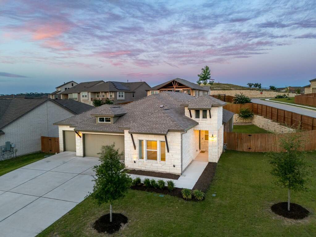 19200 Fernando Trl, Austin, TX 78738 | MLS# 4132812 | @properties lone ...