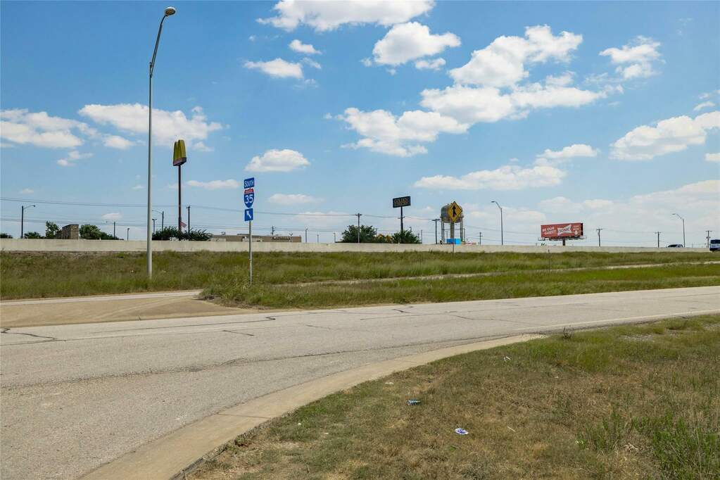 576 Town Center Loop, Jarrell, TX 76537 | MLS# 4174830 | @properties ...