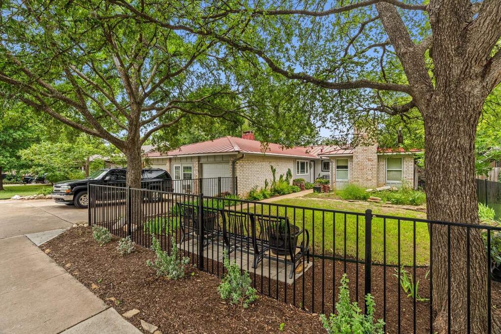 2406 Berkeley Ave #B, Austin, TX 78745 | MLS# 4186326 | @properties ...