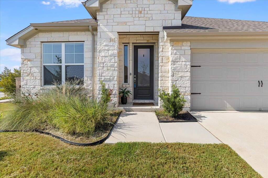 122 Patrick Herndon Dr, Bastrop, TX 78602 | MLS# 4622649 | @properties ...