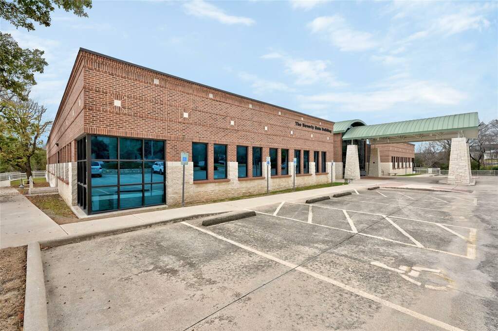 8001 Centre Park Dr, Austin, TX 78754 | MLS# 4853794 | @properties lone ...