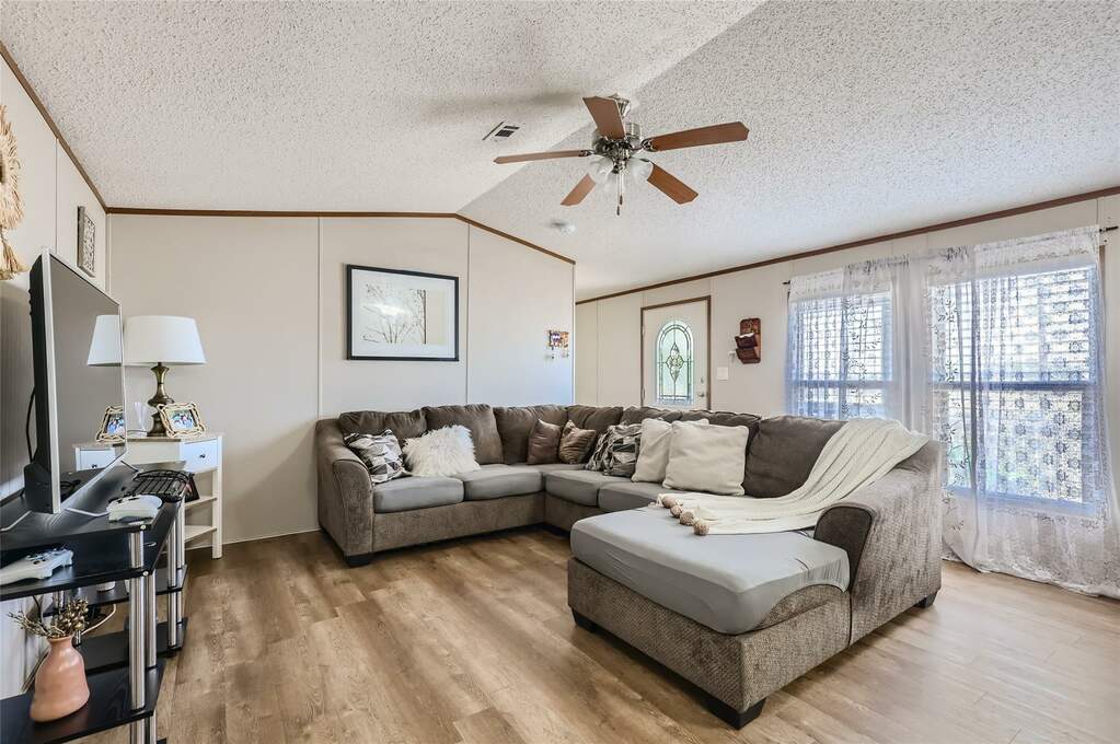 137 Panorama Bay Ave, Del Valle, TX 78617 | MLS# 4920846 | @properties ...