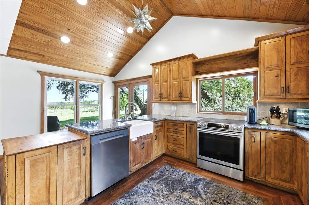 190 Carol Ann Dr, Austin, TX 78737 | MLS# 5705126 | @properties lone ...