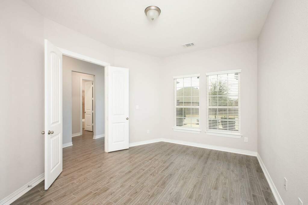 321 Lacy Oak Dr, Buda, TX 78610 | MLS# 6049481 | @properties lone star ...