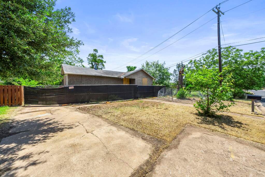 5103 Valley Oak Dr, Austin, TX 78731 | MLS# 6240950 | @properties lone ...