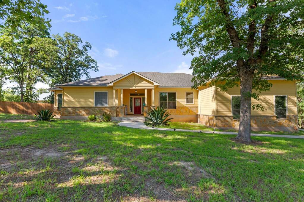 214 Mauna Kea Ln, Bastrop, TX 78602 | MLS# 6889692 | @properties lone ...