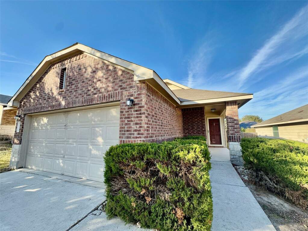 246 Pigeonberry Pass, Buda, TX 78610 | MLS# 7272575 | @properties lone ...