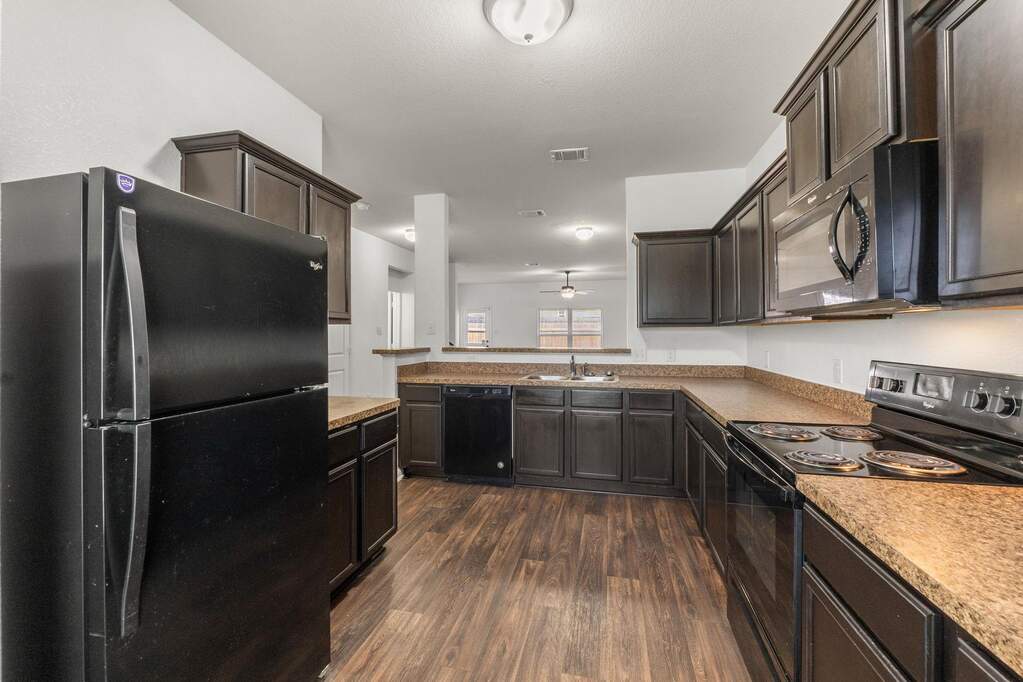 520 Clearly Ln, Jarrell, TX 76537 | MLS# 7598528 | @properties lone ...