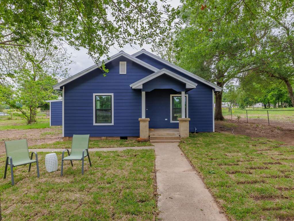 202 N Arendell, Gause, TX 77857 | MLS# 7708701 | @properties lone star ...