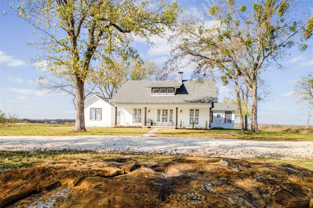 11202 N Farm Road 908, Thorndale, TX 76577 | MLS# 8010782 | @properties ...