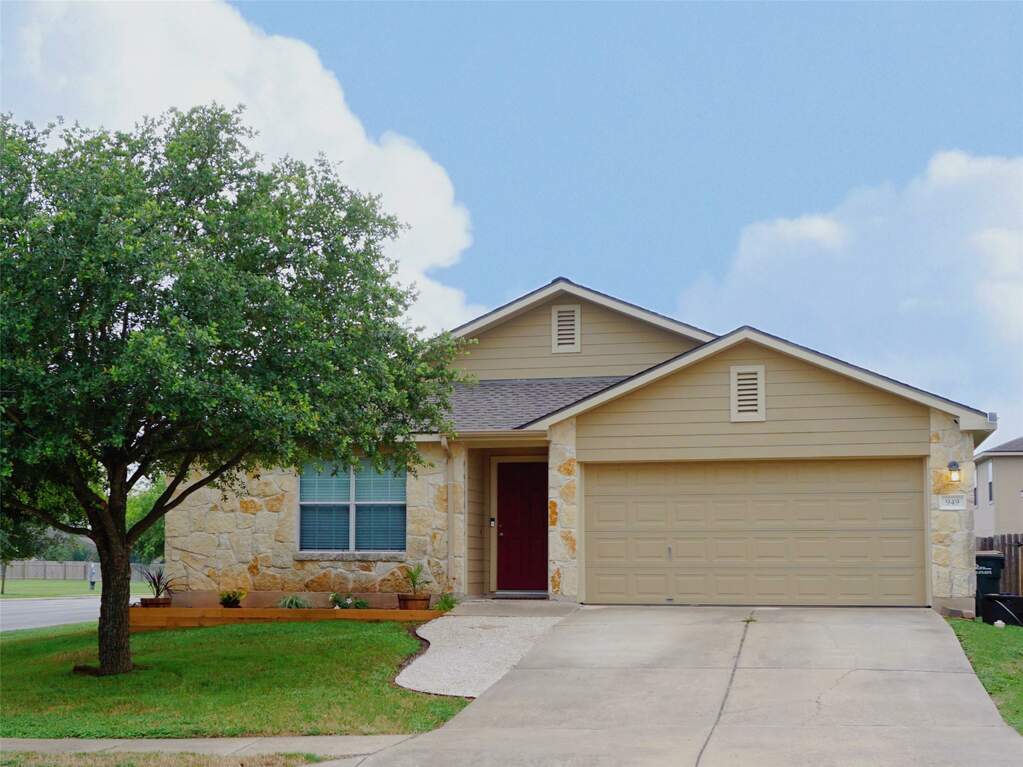 949 Shadow Creek Blvd, Buda, TX 78610 | MLS# 9226430 | @properties lone ...