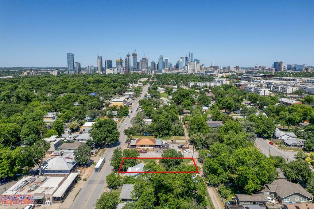 2024 E Cesar Chavez St, Austin, TX 78702 | MLS# 9572619 | @properties ...