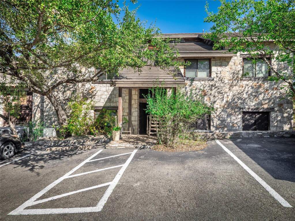 8200 Neely Dr #202, Austin, TX 78759 | MLS# 9655801 | @properties lone ...