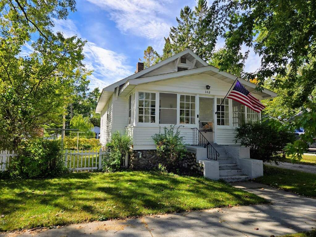 102 W Crapo Street, Alpena, MI 49707 | MLS# 201837391 | @properties ...